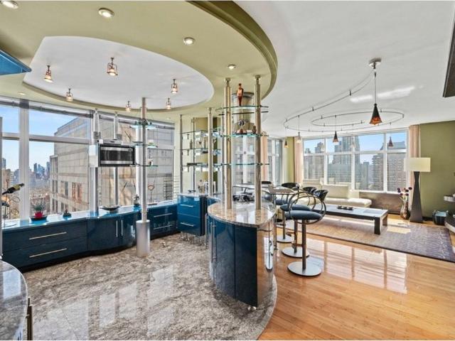 2 bedroom luxury Flat for sale in New York, United States