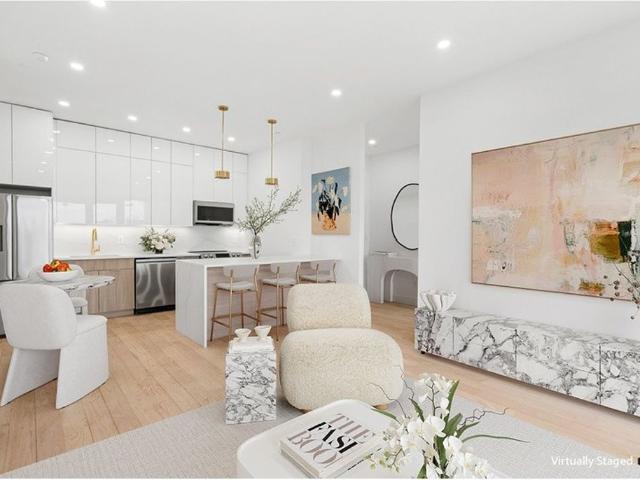 2 bedroom luxury Flat for sale in Queensbridge Houses, United States
