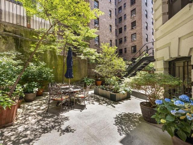 2 bedroom luxury Flat for sale in Upper West Side, Manhattan, New York