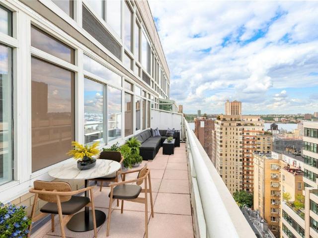 2 bedroom luxury Flat for sale in Upper West Side, Manhattan, New York
