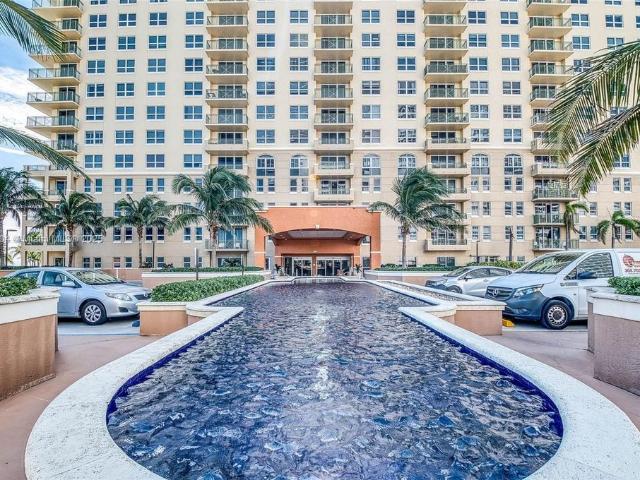 2 bedroom luxury House for sale in Hallandale, United States