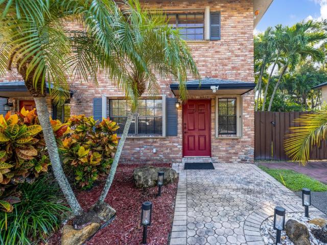 2 bedroom luxury Townhouse for sale in Wilton Manors, Florida