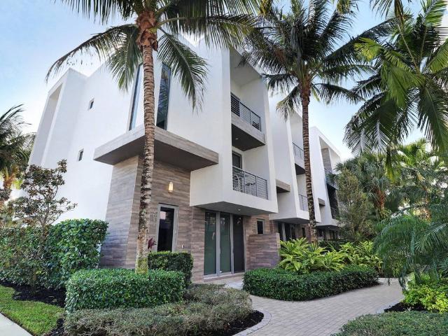 2 bedroom luxury Townhouse for sale in Boca Raton, Florida