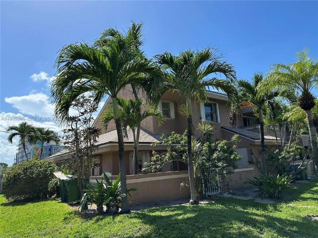 2 bedroom luxury Townhouse for sale in Hallandale, Florida