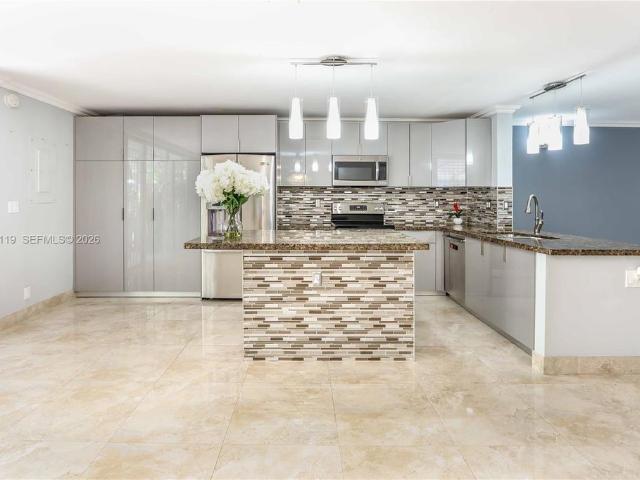2 bedroom luxury Townhouse for sale in Hallandale, Florida