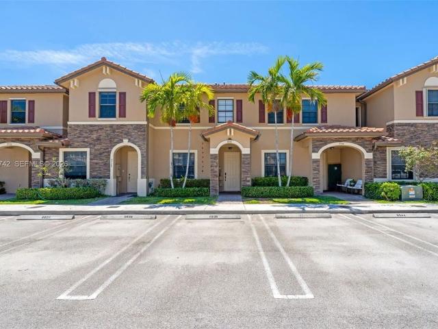 2 bedroom luxury Townhouse for sale in Hialeah, Florida