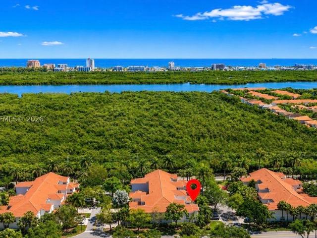 2 bedroom luxury Townhouse for sale in Hollywood, Florida