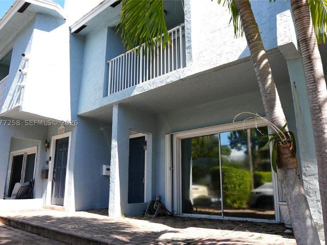 2 bedroom luxury Townhouse for sale in Lighthouse PT, Florida