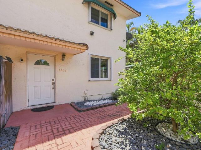 2 bedroom luxury Townhouse for sale in Miami, Florida