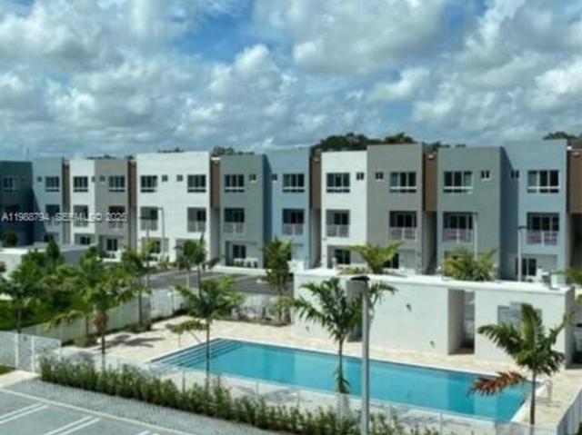 2 bedroom luxury Townhouse for sale in Miami, Florida