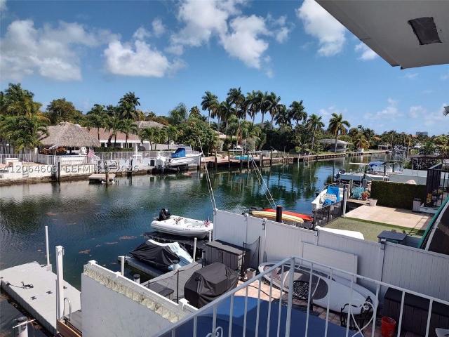 2 bedroom luxury Townhouse for sale in North Miami, United States