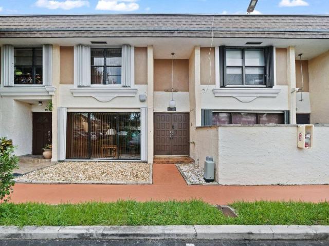 2 bedroom luxury Townhouse for sale in North Miami Beach, Florida