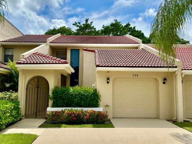 2 bedroom luxury Townhouse for sale in Palm Beach Gardens, Florida