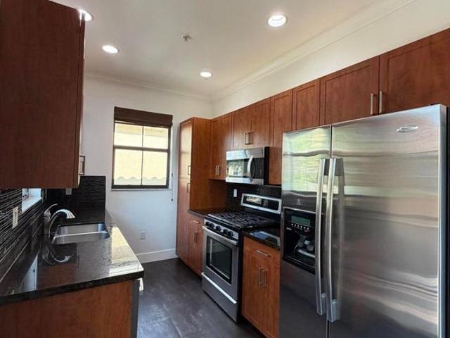 2 bedroom luxury Townhouse for sale in Sunrise, Florida