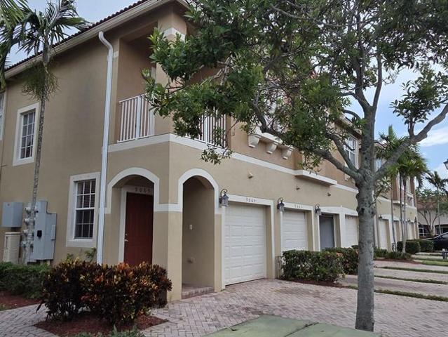 2 bedroom luxury Townhouse for rent in Tamarac, Florida