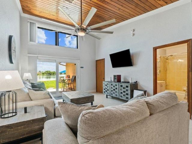 2 bedroom luxury Townhouse for rent in Wellington, Florida