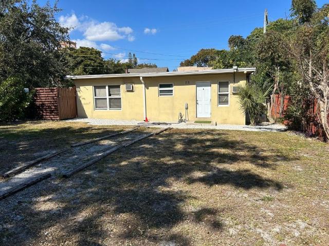 2 bedroom luxury Townhouse for rent in West Palm Beach, Florida