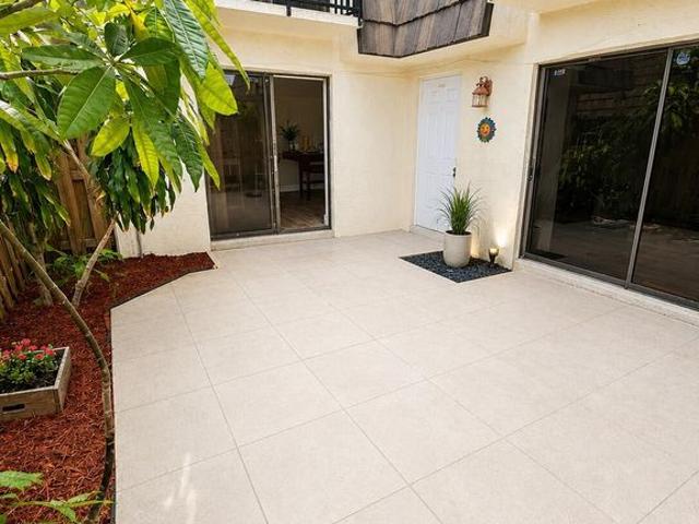 2 bedroom luxury Townhouse for rent in West Palm Beach, Florida