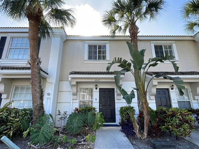 2 bedroom luxury Townhouse for rent in West Palm Beach, Florida