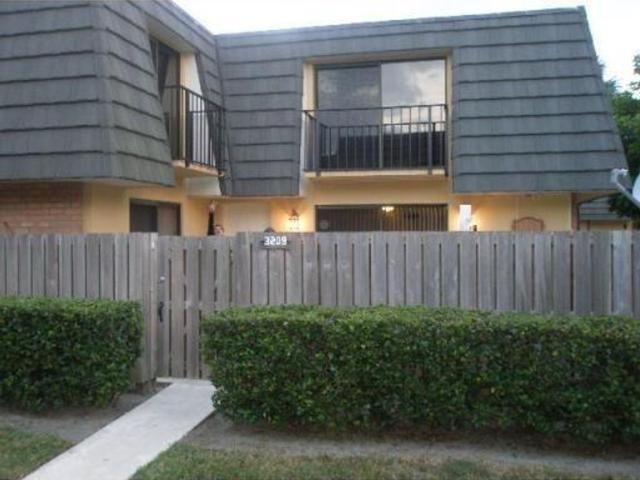 2 bedroom luxury Townhouse for rent in West Palm Beach, Florida