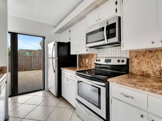 2 bedroom luxury Townhouse for rent in West Palm Beach, Florida