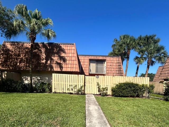 2 bedroom luxury Townhouse for rent in West Palm Beach, Florida