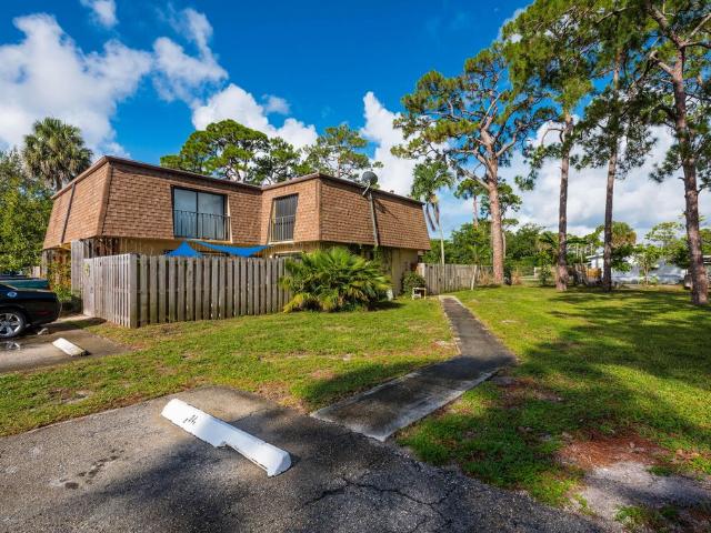 2 bedroom luxury Townhouse for rent in West Palm Beach, Florida