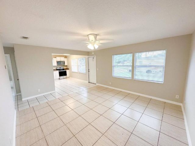 2 bedroom luxury Townhouse for rent in West Palm Beach, Florida