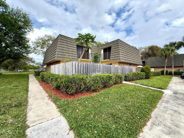 2 bedroom luxury Townhouse for rent in West Palm Beach, United States