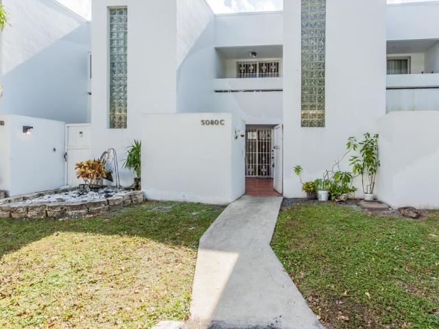 2 bedroom luxury Townhouse for rent in West Palm Beach, United States