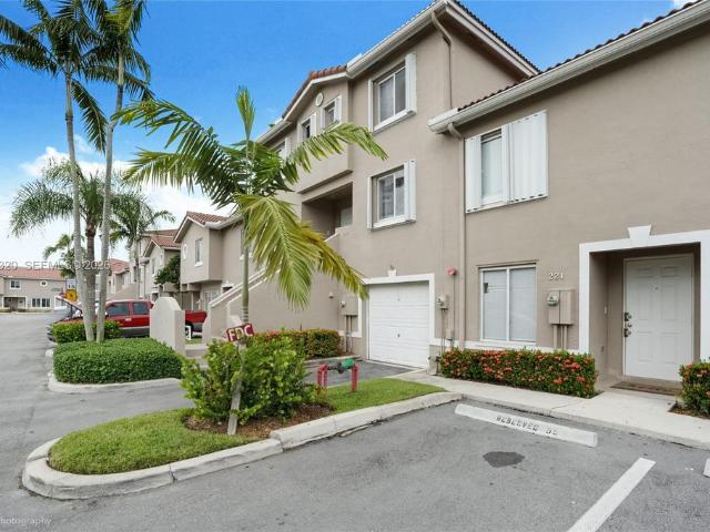 2 bedroom luxury Townhouse for rent in Weston, Florida