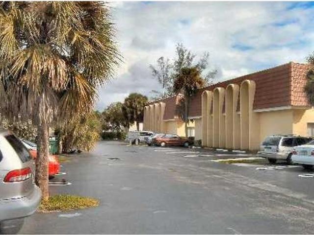 Luxury apartment complex for rent in Coral Springs, United States