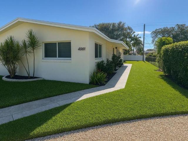 2 bedroom luxury Townhouse for rent in Dania Beach, Florida