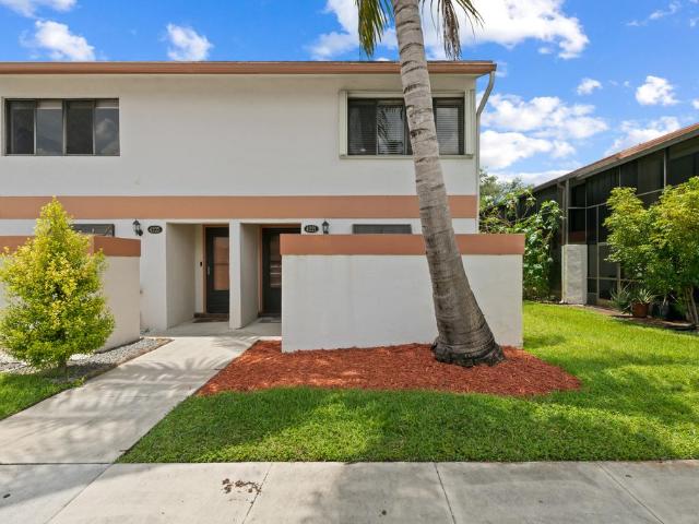 2 bedroom luxury Townhouse for rent in Davie, Florida