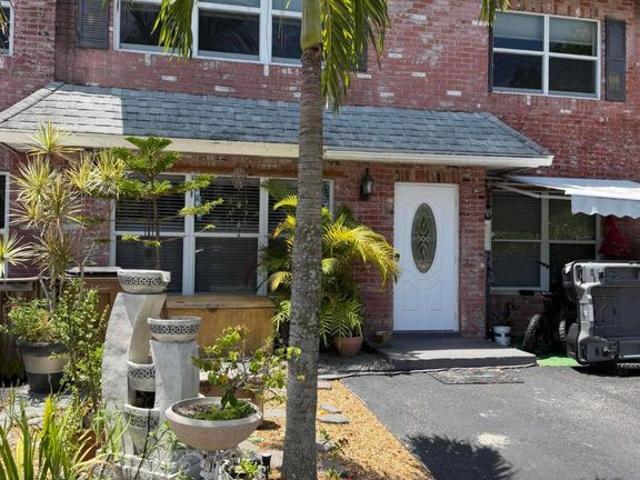 2 bedroom luxury Townhouse for rent in Deerfield Beach, Florida