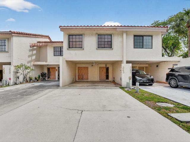 2 bedroom luxury Townhouse for rent in Deerfield Beach, United States