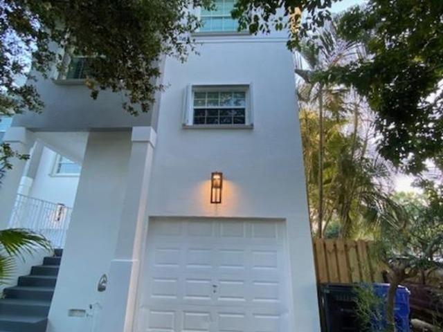 2 bedroom luxury Townhouse for rent in Fort Lauderdale, Florida