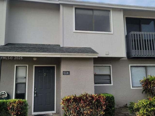 2 bedroom luxury Townhouse for rent in Greenacres City, Florida
