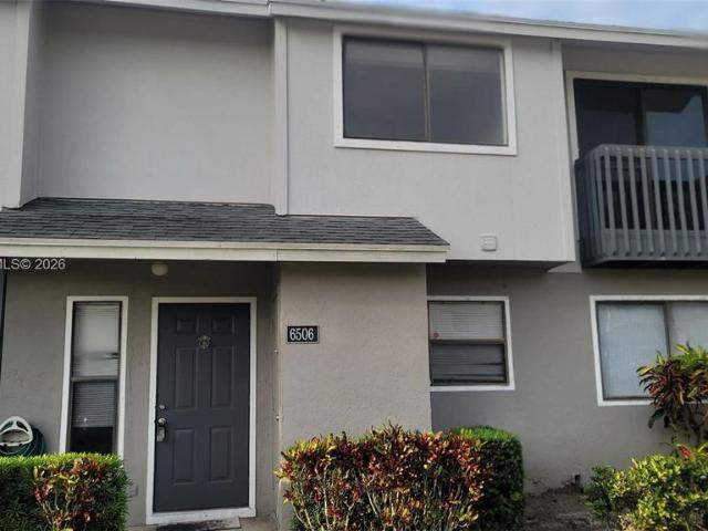 2 bedroom luxury Townhouse for rent in Greenacres City, Florida