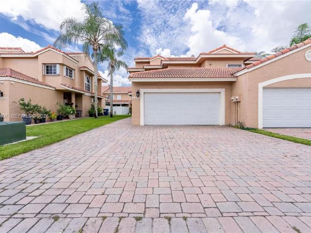 2 bedroom luxury Townhouse for rent in Hialeah, Florida