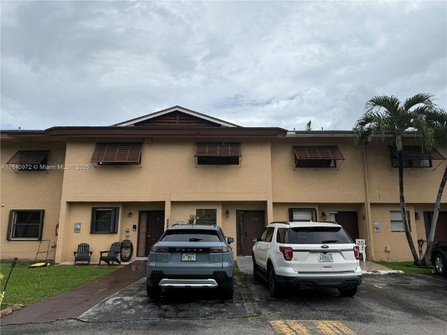 2 bedroom luxury Townhouse for rent in Hialeah, Florida