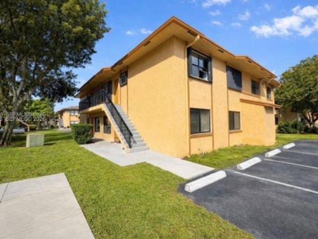 2 bedroom luxury Townhouse for rent in Hialeah, Florida