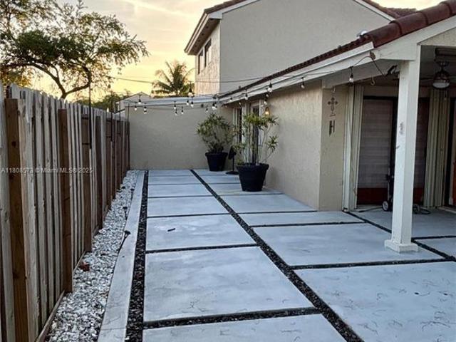 2 bedroom luxury Townhouse for rent in Hialeah, United States