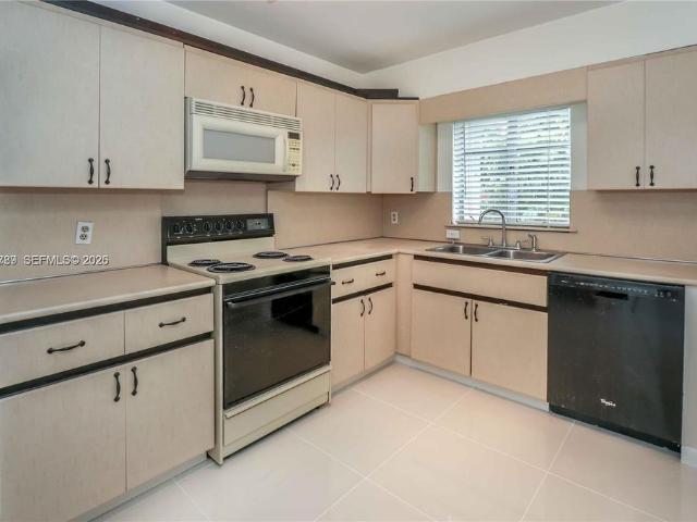 2 bedroom luxury Townhouse for rent in Hollywood, Florida