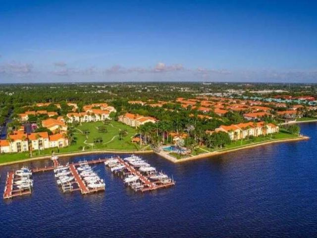 2 bedroom luxury Townhouse for rent in Hypoluxo, United States