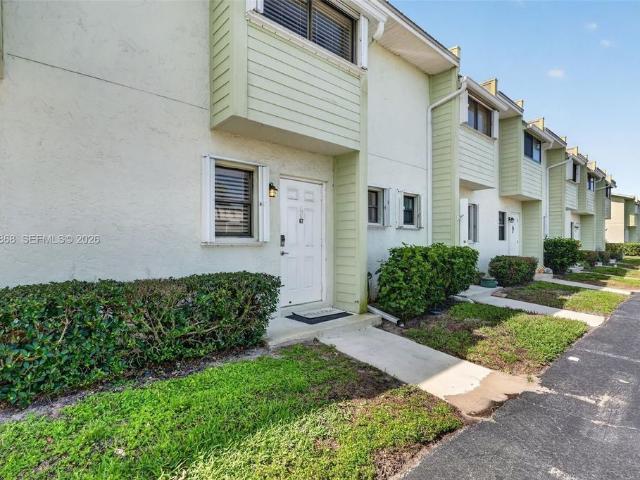2 bedroom luxury Townhouse for rent in Jensen Beach, Florida