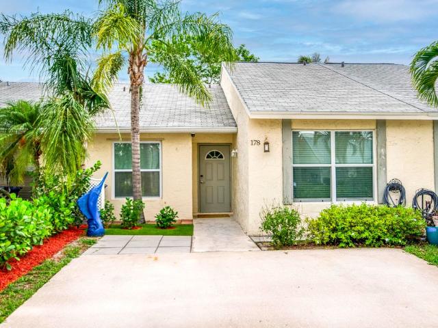 2 bedroom luxury Townhouse for rent in Jupiter, Florida