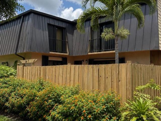 2 bedroom luxury Townhouse for rent in Lake Worth, Florida