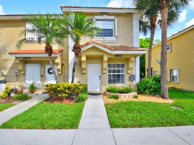 2 bedroom luxury Townhouse for rent in Lake Worth, United States