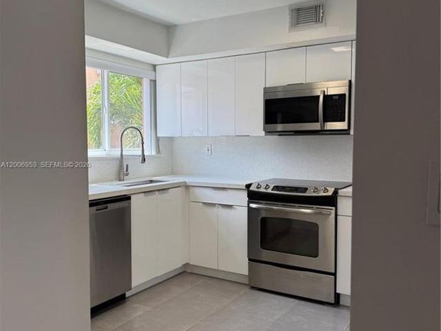 2 bedroom luxury Townhouse for rent in Miami, United States